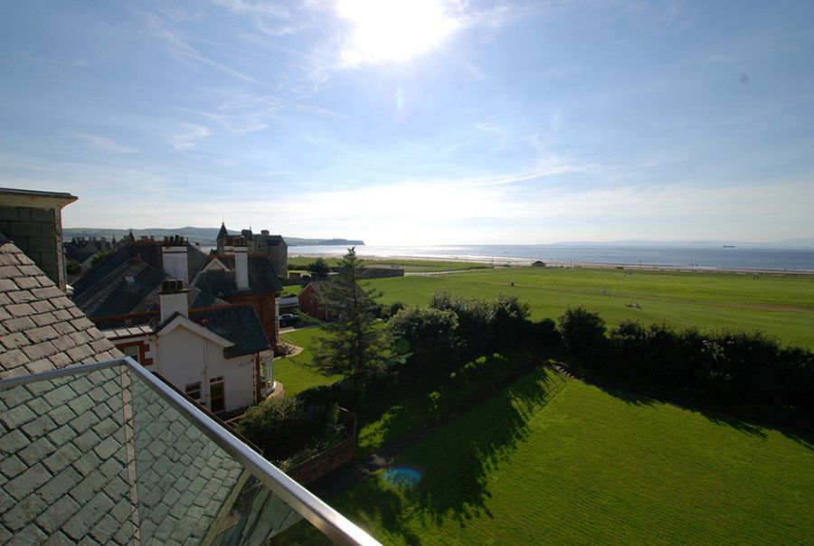 Ayr, Apartment 4, Wellsbourne House, Savoy Park, KA7 2XA : Black Hay